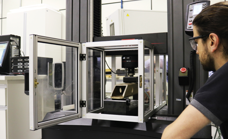 ESTUDANTES DISPUTAM O IV DESAFIO ACADÊMICO EM COMPOSITES DO SAMPE ...